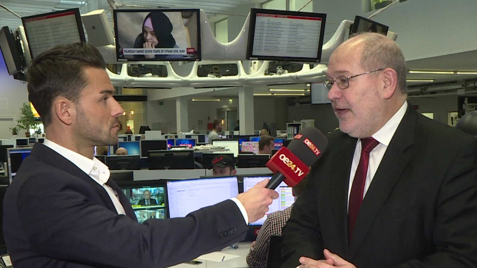 Das sagt Omar Al-Rawi zu den Messerattacken - oe24.at