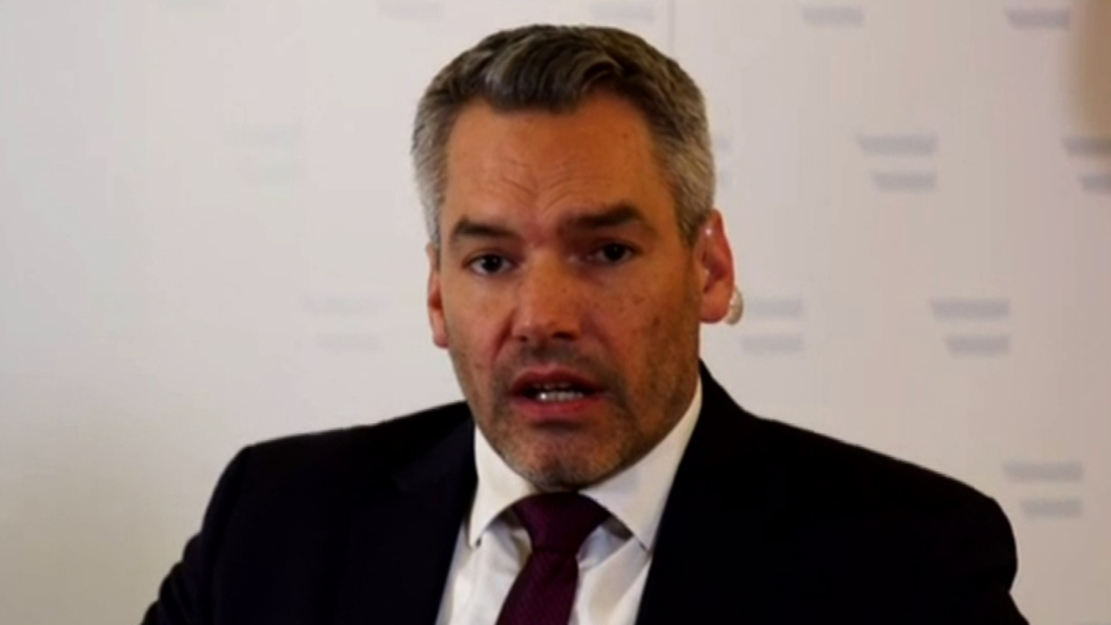 Fellner! LIVE: Karl Nehammer im Interview - oe24.at