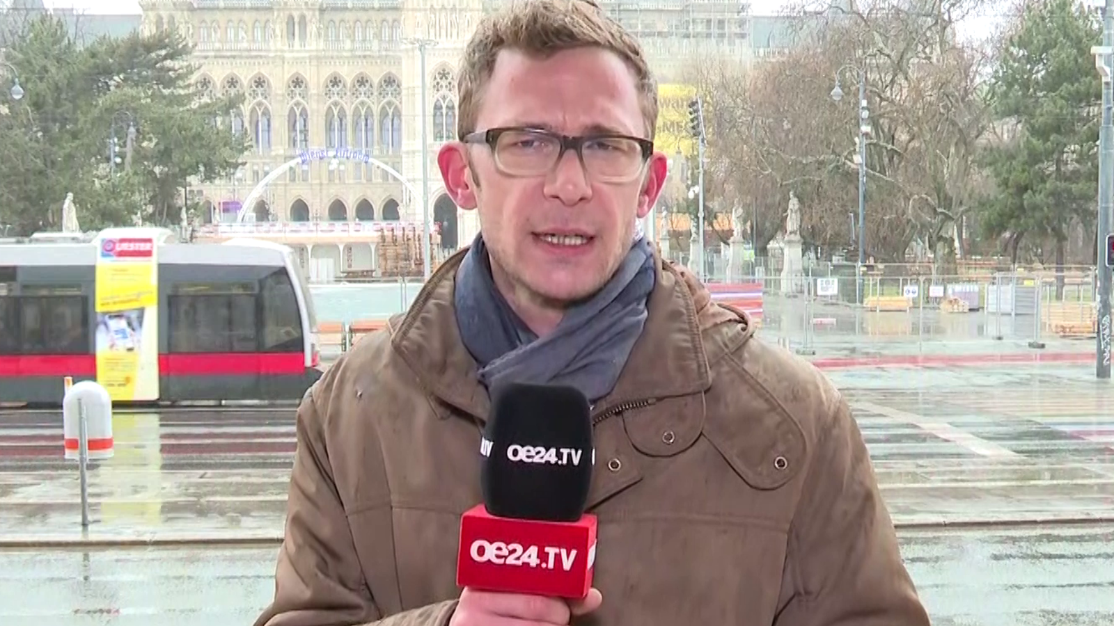 Dominik Nepp feiert Corona-Party im Rathaus - oe24.at