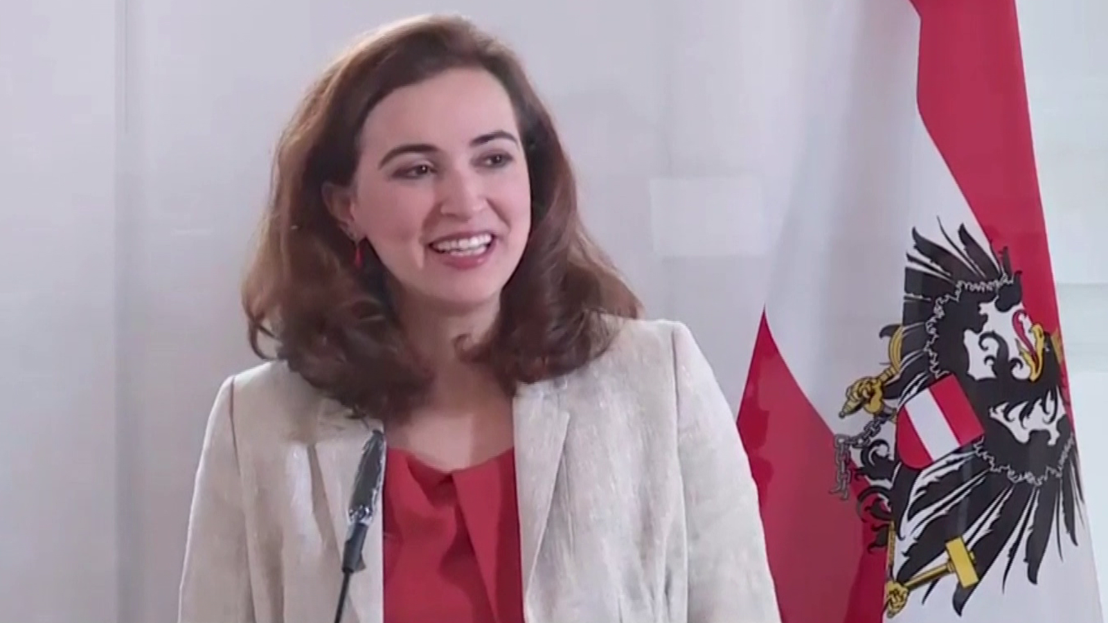 Zurückgekehrte Zadic stellt sich vor Staatsanwälte