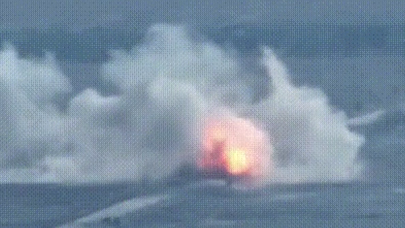 Explosion schießt tonnenschweren Panzer-Turm 80 Meter in die Höhe