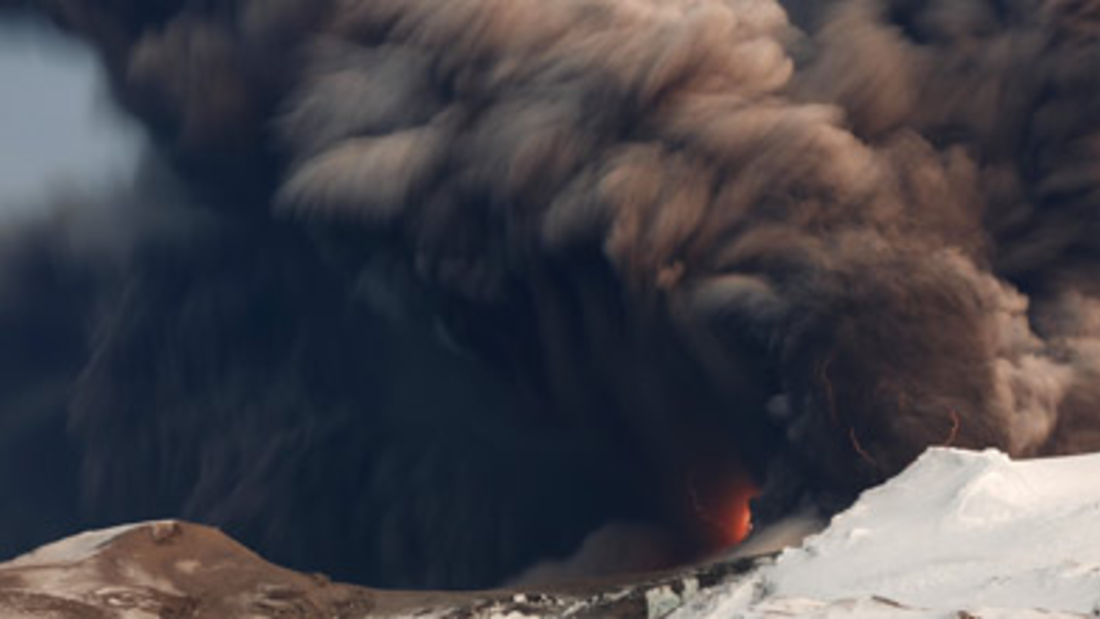Vulkan Island Gletscher Flughafen Aschewolke