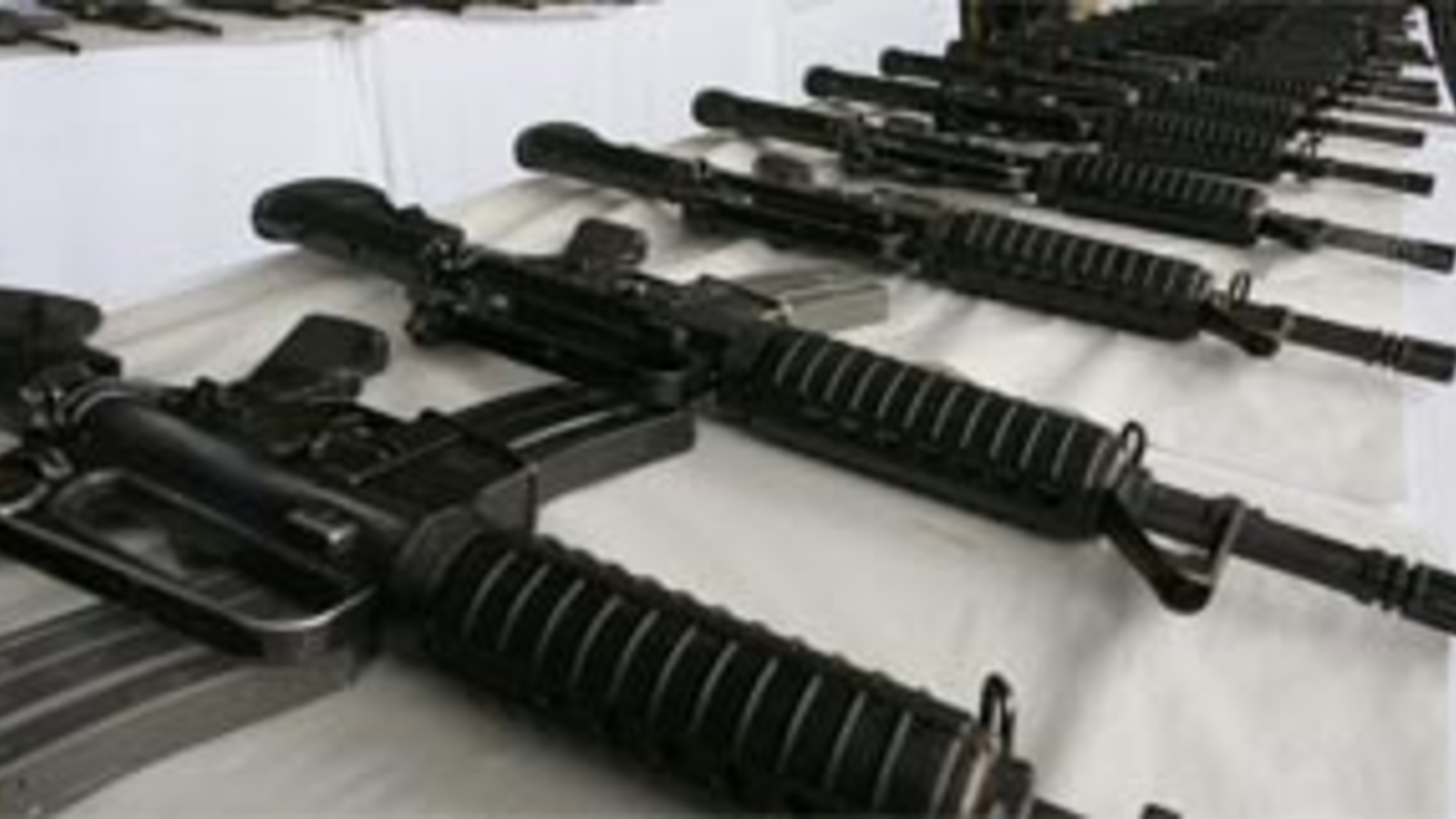 Rekord beim Umtausch von Waffen für Gutscheine - oe24.at Rekord beim Umtausch von Waffen für Gutscheine - oe24.at